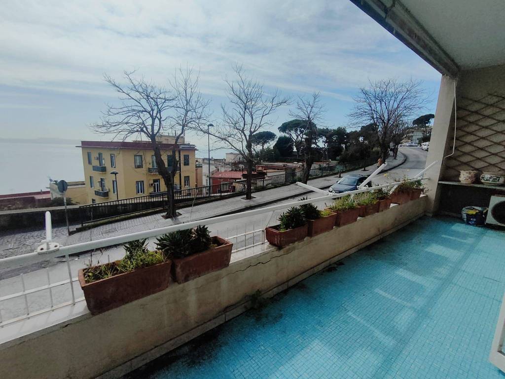 Vendita Appartamento in via Francesco Petrarca. Napoli. Buono stato ...