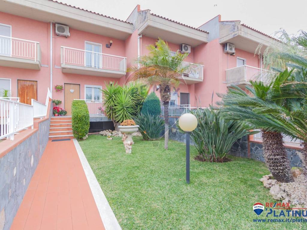 Vendita Villa a schiera in via Roma 168 San Pietro Clarenza. Buono ...