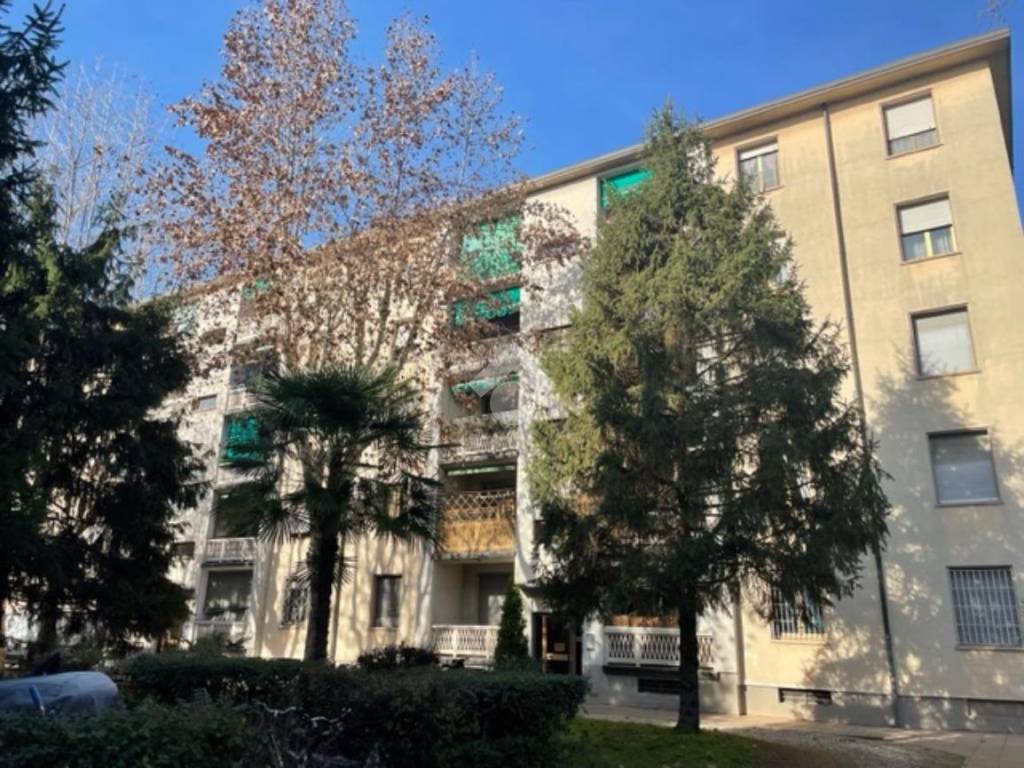 Vendita Appartamento Milano. Trilocale in via jacopino da tradate 7 ...