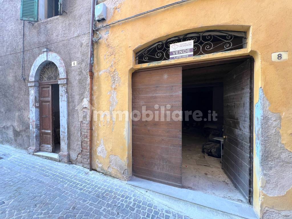 Vendita Terratetto unifamiliare in via Domenico Fogliardi Fabriano. Da ristrutturare, posto auto ...