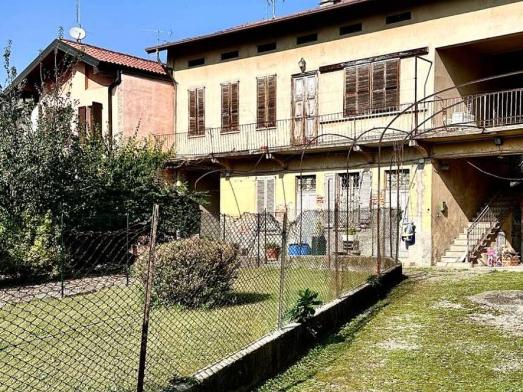 Vendita Villa unifamiliare in via Como Colverde. Da ristrutturare ...