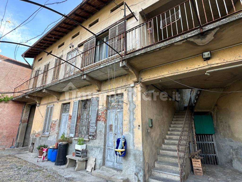 Vendita Villa unifamiliare in via Como Colverde. Da ristrutturare ...