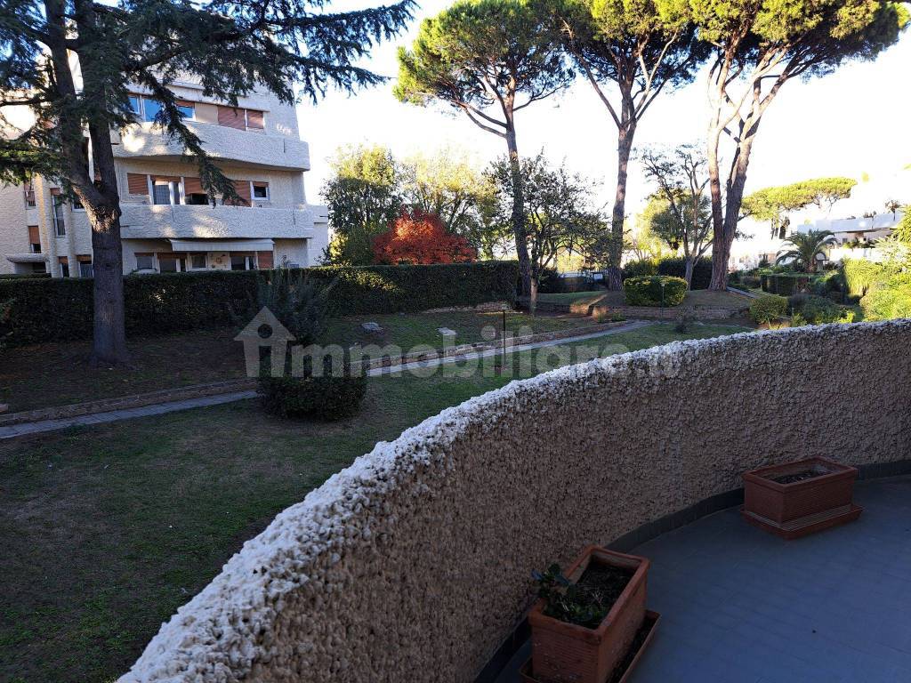 Vendita Appartamento Roma. Trilocale in largo dell'Olgiata 15. Buono ...