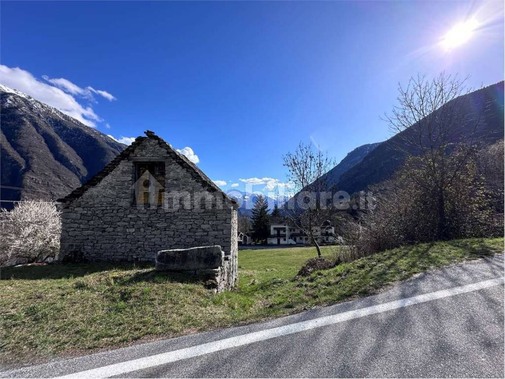 Vendita Rustico in Case Sparse La Rondola, SNC Crodo. Da ristrutturare ...