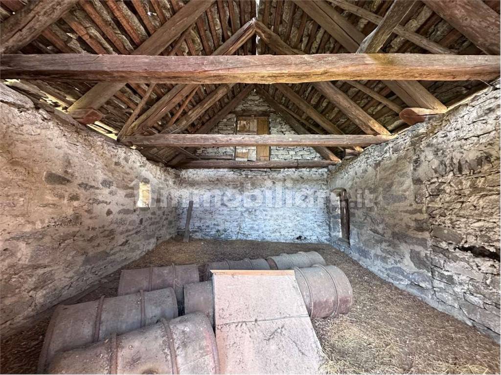 Vendita Rustico in Case Sparse La Rondola, SNC Crodo. Da ristrutturare ...