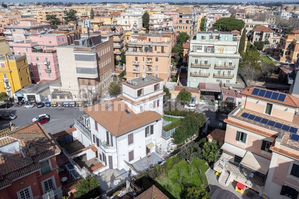 Vendita Villa unifamiliare in via di Monteverde Roma. Ottimo stato ...