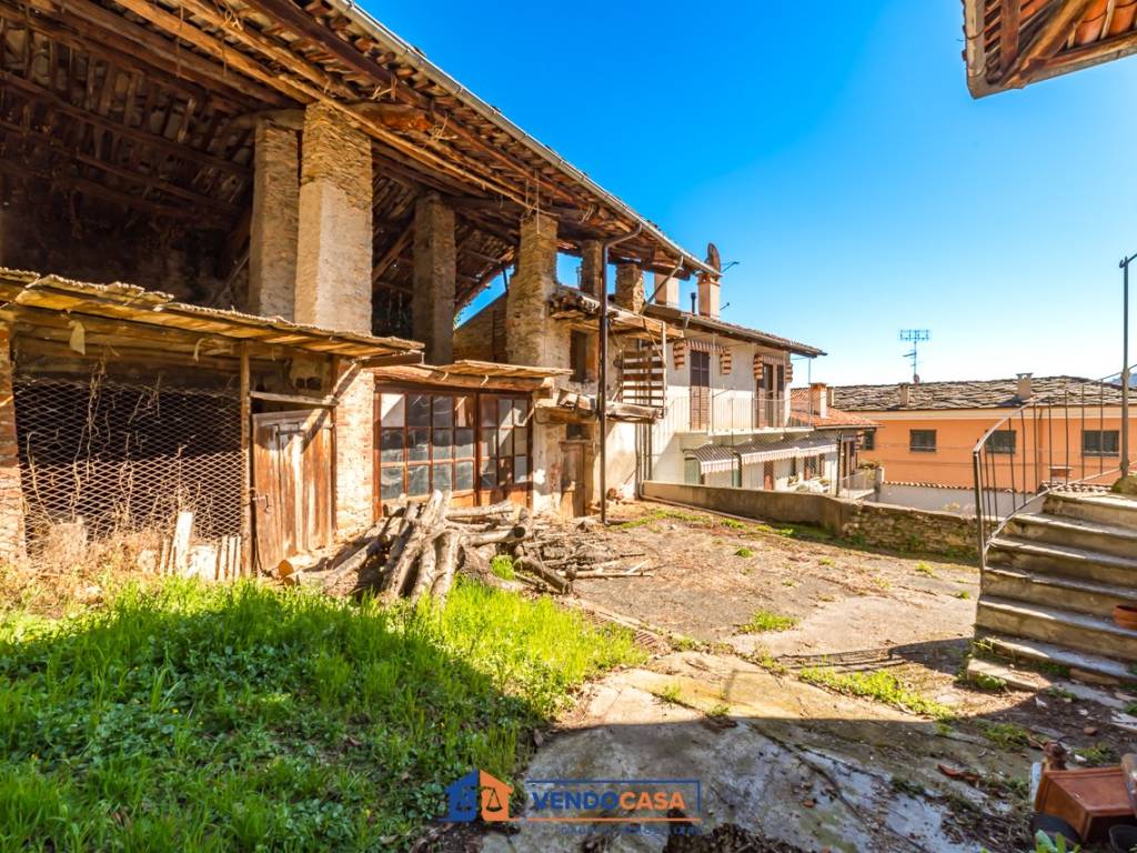 Vendita Rustico in via Roma 28 Piasco. Da ristrutturare, 411 m², rif ...