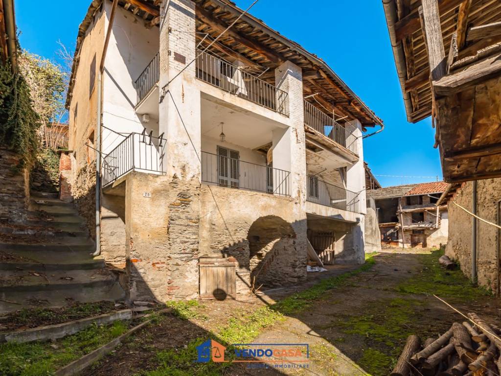 Vendita Rustico in via Roma 28 Piasco. Da ristrutturare, 411 m², rif ...