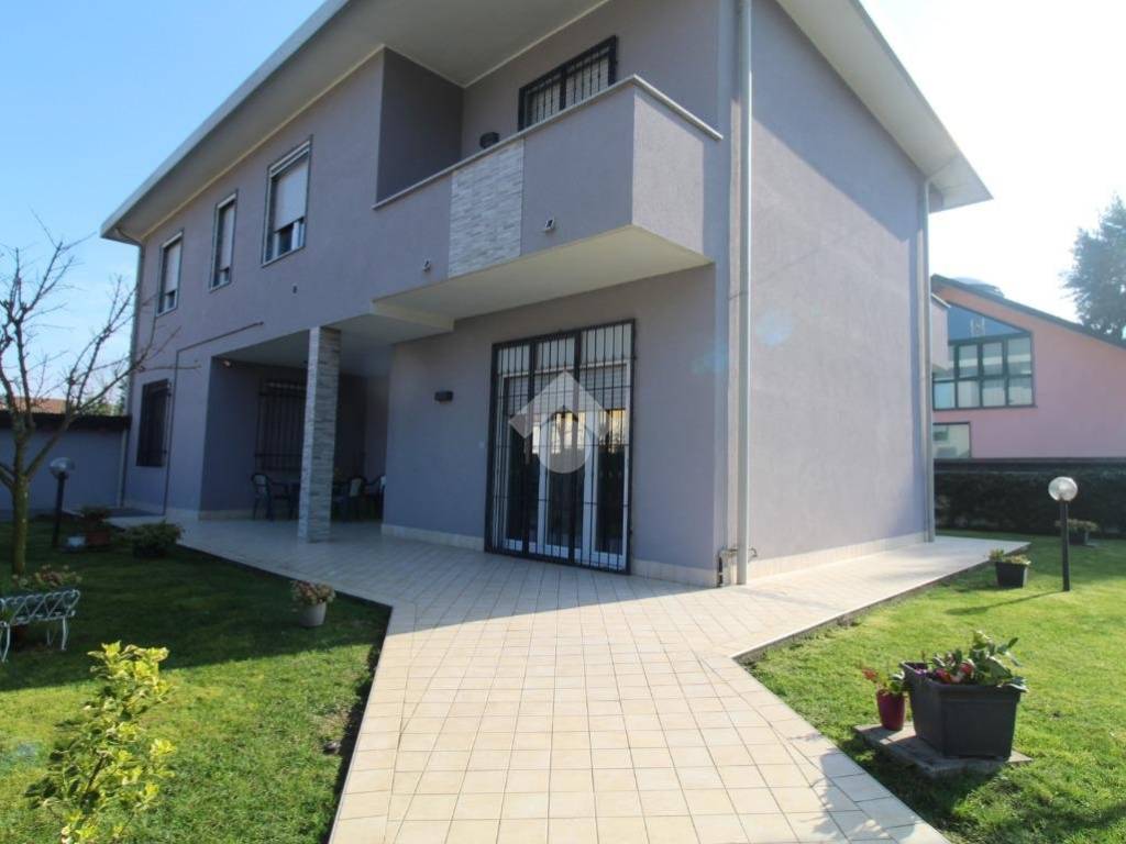 Sale Two-family villa in via Giotto 4 Rescaldina. Good condition ...