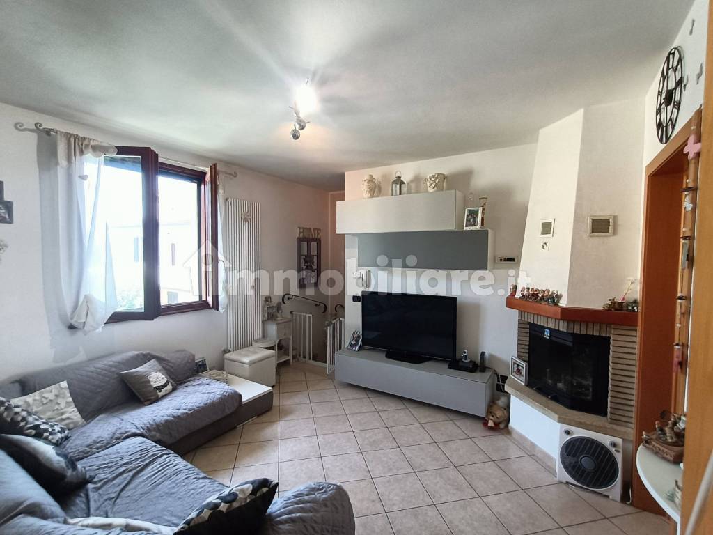 Vendita Appartamento in villa Ravenna. Ottimo stato, posto auto, con terrazza, riscaldamento ...