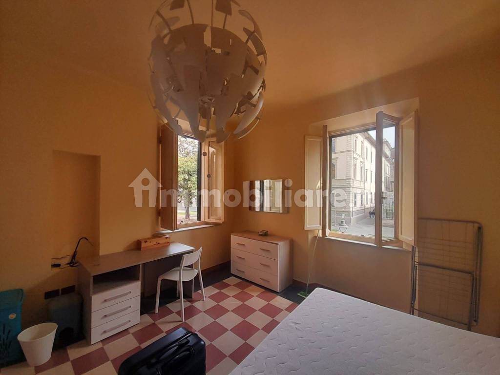Stanza singola in affitto, affittasi camera singola piazza Dante ...