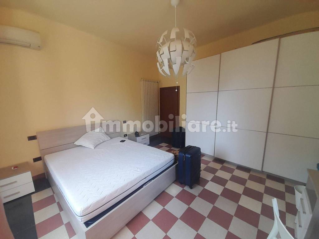 Stanza singola in affitto, affittasi camera singola piazza Dante ...