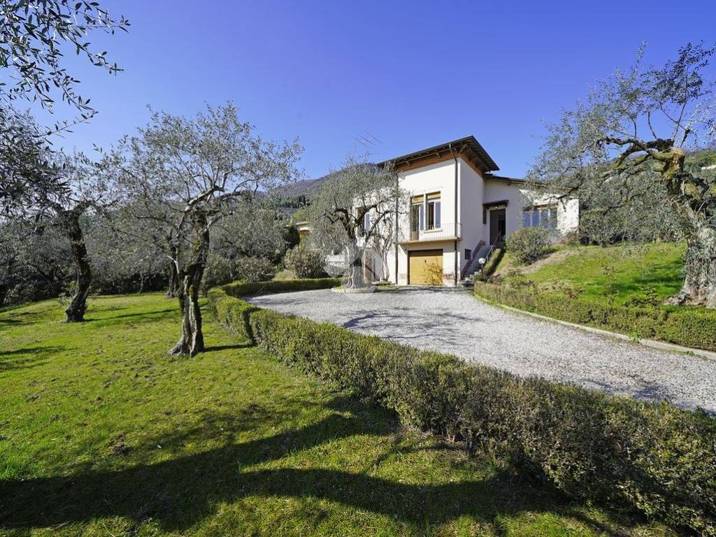 Vendita Villa unifamiliare in via Resola 13 Gardone Riviera. Da ...