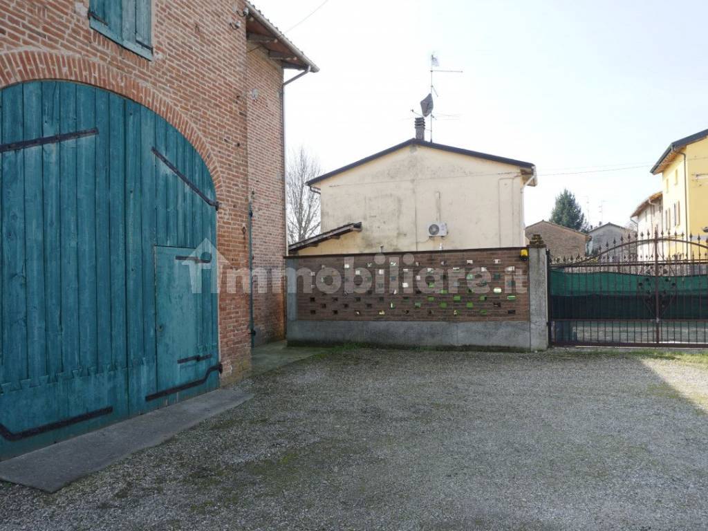 Vendita Villa bifamiliare in via Trai, 28 Colorno. Da ristrutturare ...