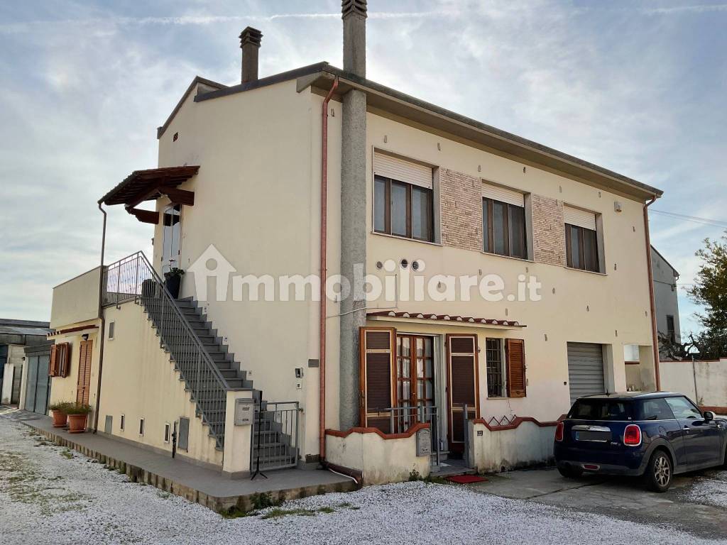 Vendita Villa bifamiliare in via Tosco Romagnola 2257 Cascina. Ottimo stato, posto auto, con ...