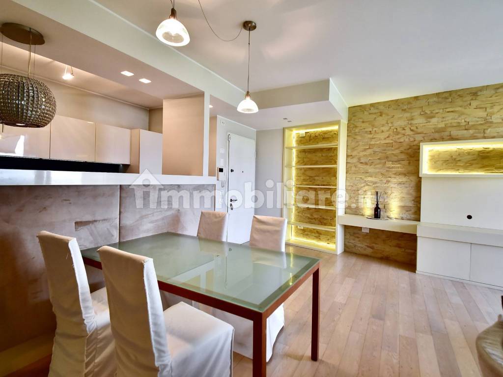 Vendita Appartamento Segrate. Trilocale, Ottimo stato, ottavo piano ...