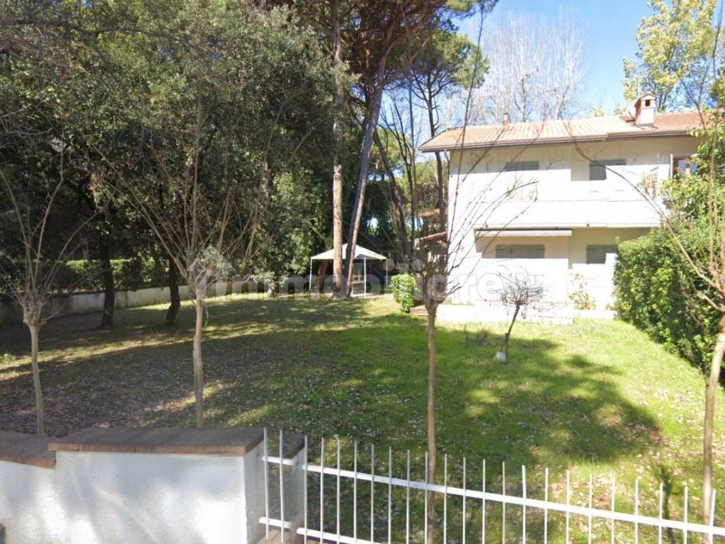Sale Two-family villa Forte dei Marmi. Good condition, parking space ...