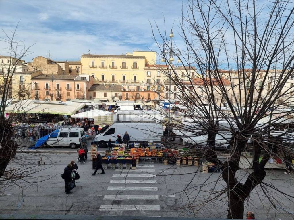 Sale Apartment in piazza Garibaldi. Sulmona. To be refurbished, first ...