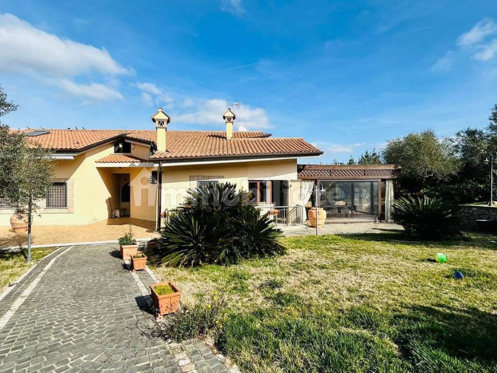 Vendita Villa unifamiliare in via Enrico Fermi San C. Frascati. Buono ...