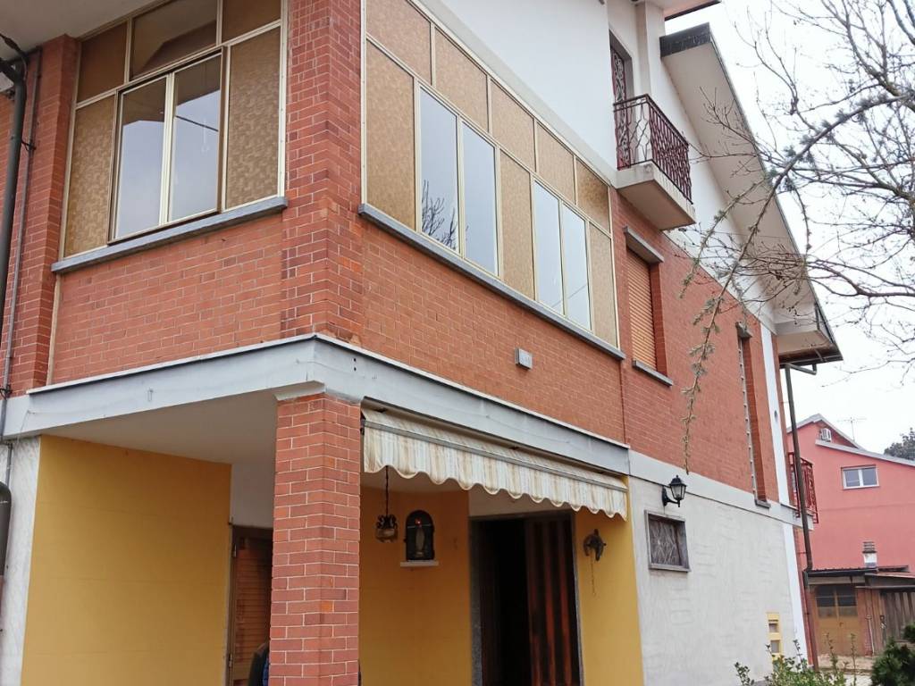 Vendita Villa bifamiliare in via Pietro Berra Chivasso. Buono stato ...