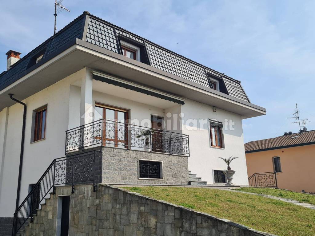 Sale Two-family villa in via Monsignor della Beffa 16 Bubbiano. Good ...