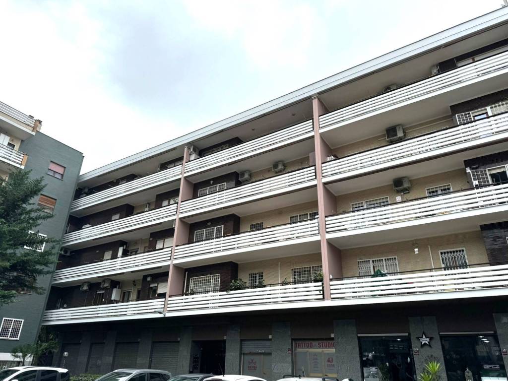 Vendita Appartamento Roma. Trilocale in via Alberto Litta Modignani 49 ...