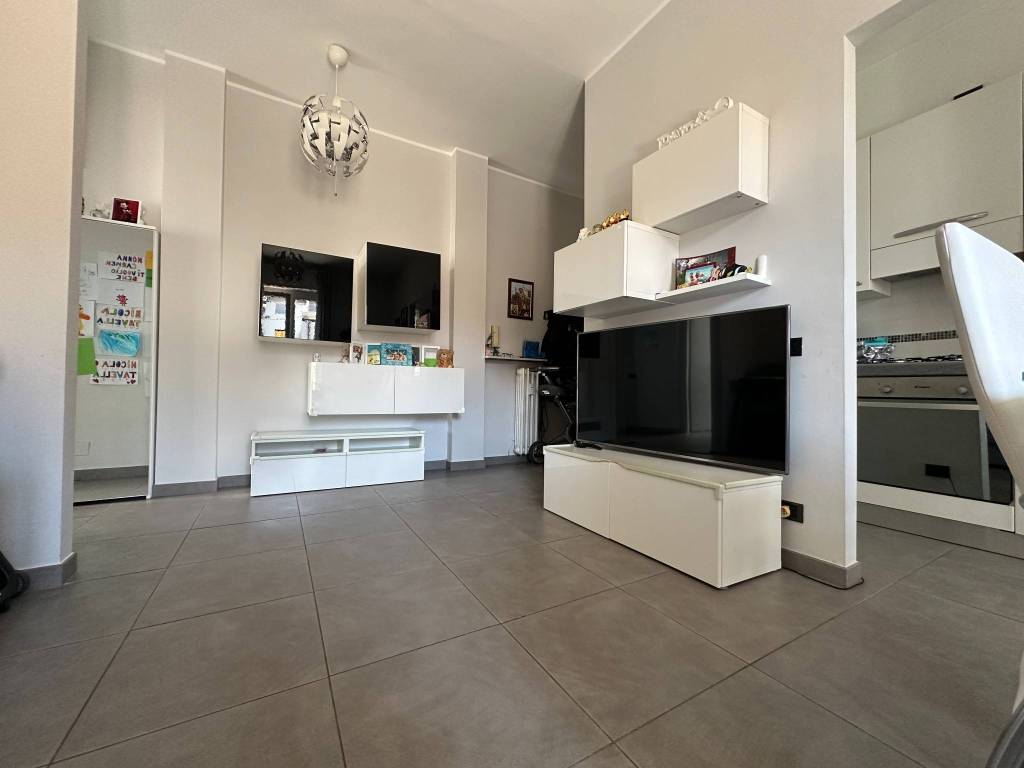 Vendita Appartamento Pessano con Bornago. Trilocale in via Montello 8 ...