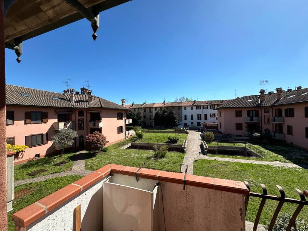 Vendita Appartamento Pessano con Bornago. Trilocale in via della ...