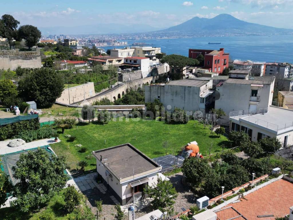 Vendita Terratetto unifamiliare in via Petrarca 93 Napoli. Ottimo stato ...