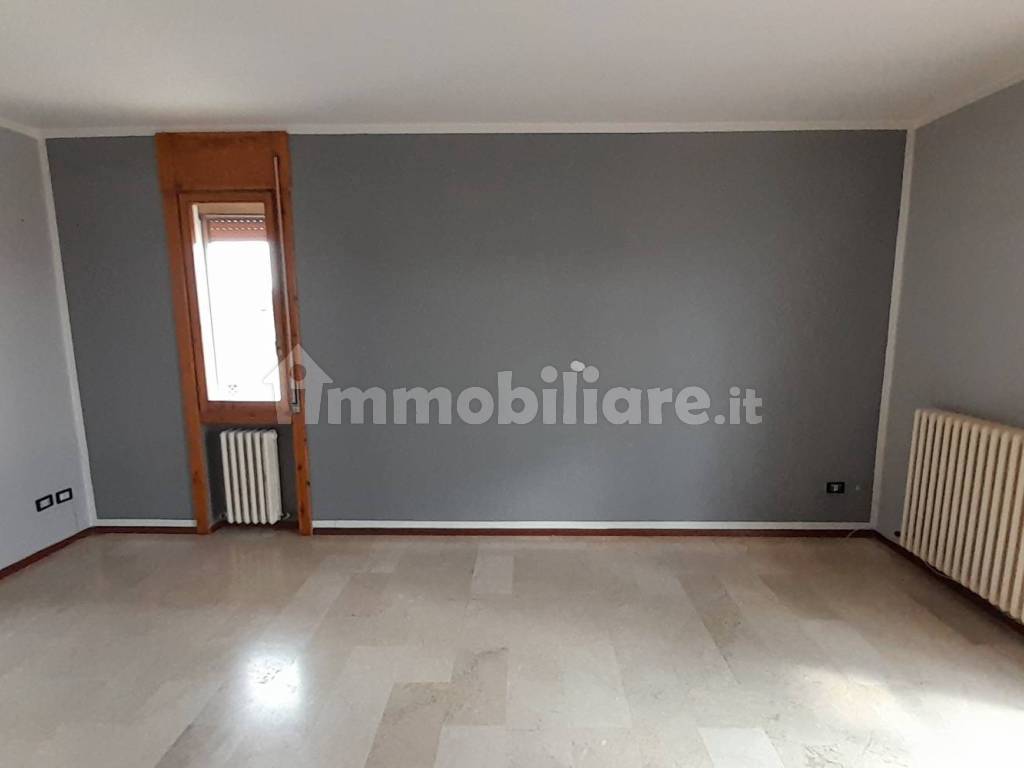 Vendita Appartamento Silvano Pietra. Trilocale in via Umberto I. Buono ...