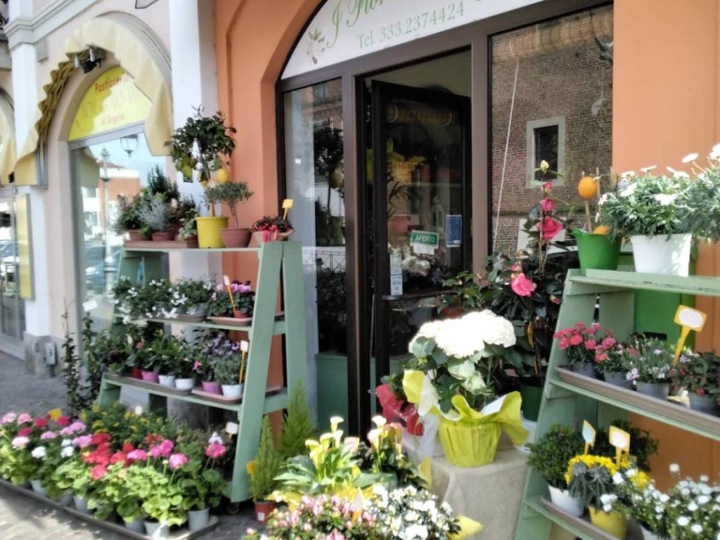 Fioraio piazza Risorgimento 18, Lacchiarella, Rif. 110663217 ...