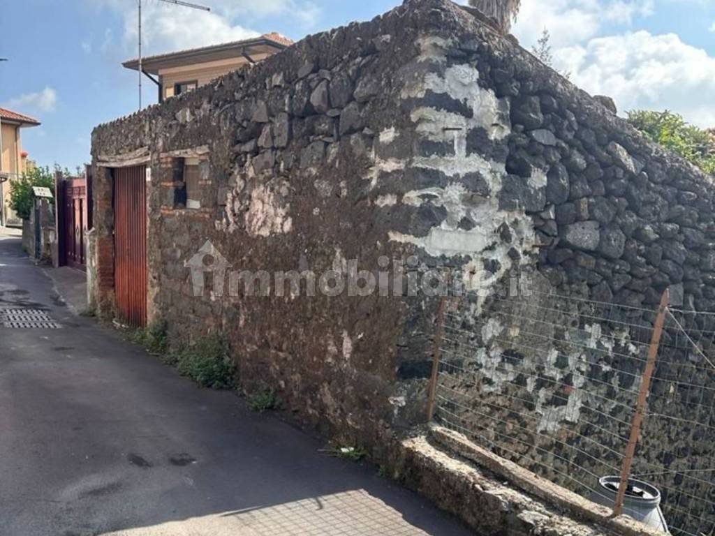 Vendita Cascina in via Faro Filadelfo Pedara. Da ristrutturare, 90 m² ...