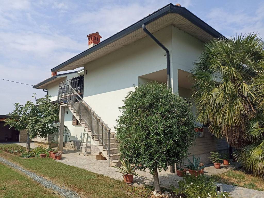 Vendita Villa bifamiliare in via Como 5/a Bolgare. Buono stato ...