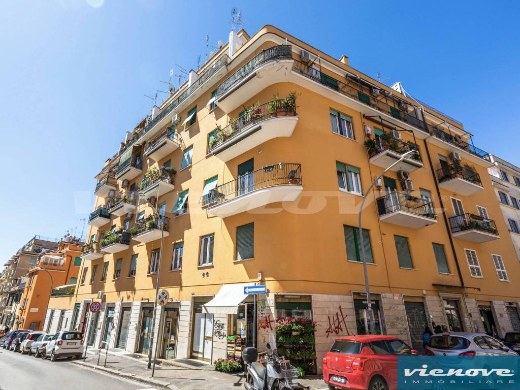 Rent Apartment Rome. 2-room flat, Good condition, first floor, with ...