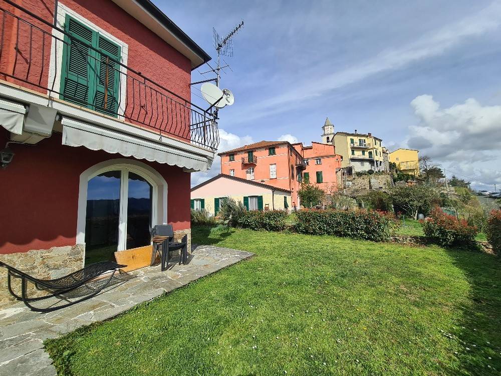 Sale Two-family villa in via San Maurizio Beverino. Excellent condition ...