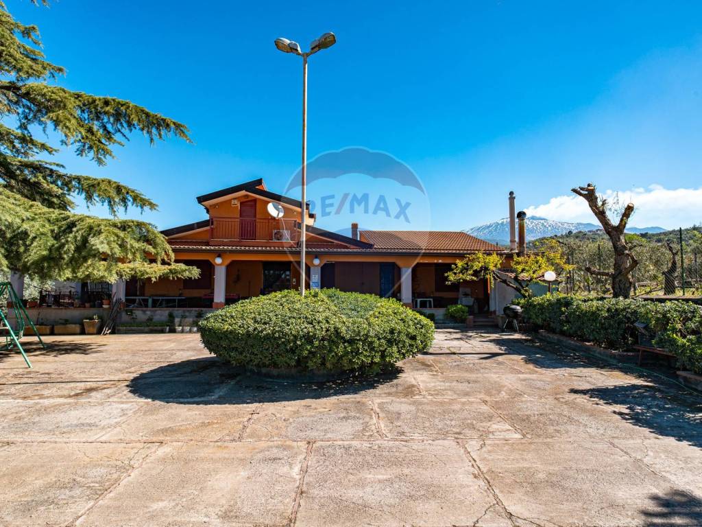 Vendita Villa unifamiliare in contrada Dagala sn Adrano. Posto auto ...