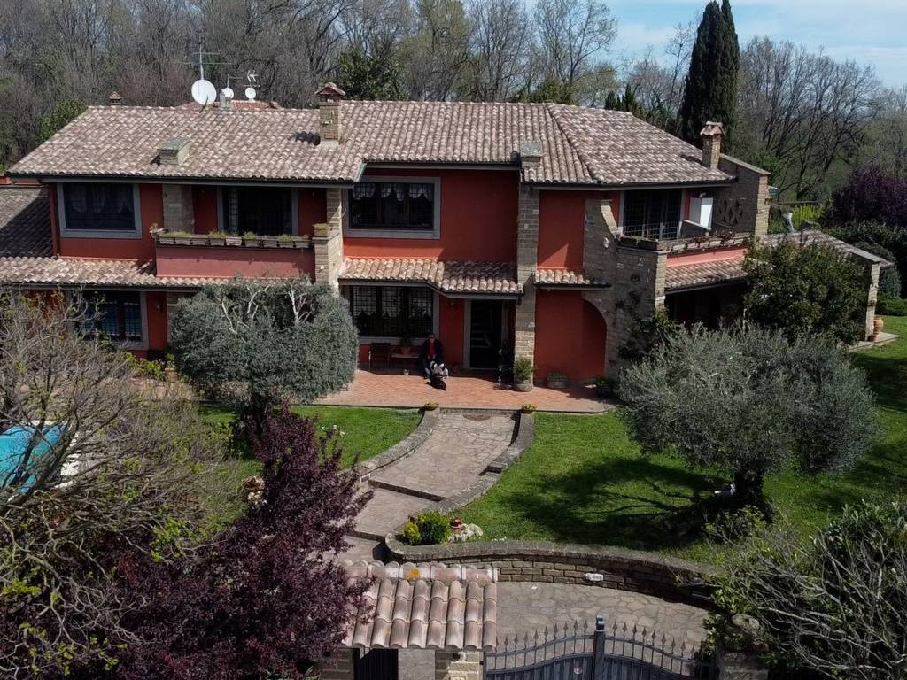 Vendita Villa unifamiliare in via dei Ludi Sutri. Nuova, posto auto ...