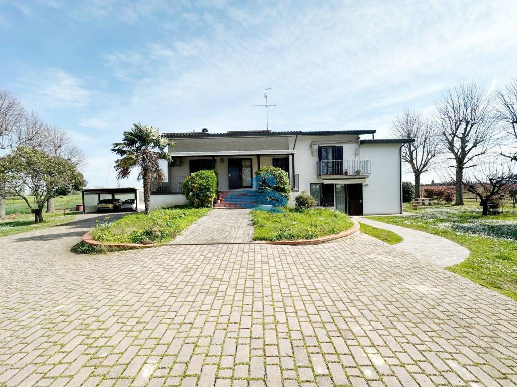 Sale Two-family villa in via Canalazzo 179 Ravenna. Excellent condition ...