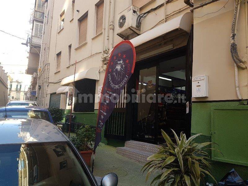 Locale commerciale Cupa Caiafa 12, Napoli, Rif. 110863395 - Immobiliare.it