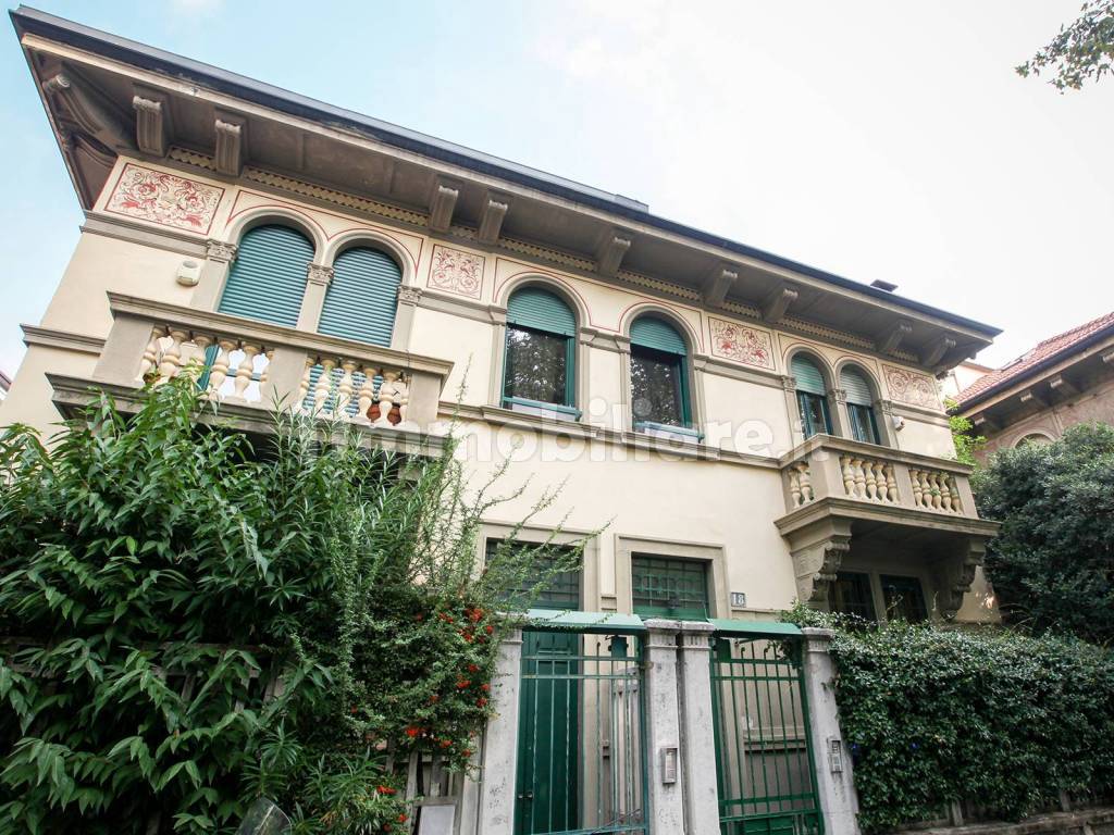 Sale Two-family villa in piazzale Giuseppe Massari 18 Milan. Good ...