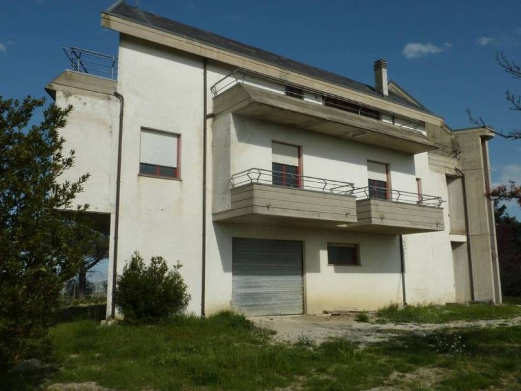 Sale Multi-family villa in Circonvallazione Di Offida 18 Offida. To be ...
