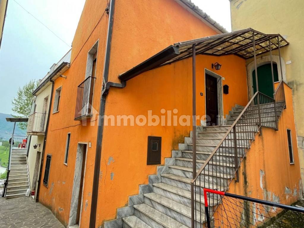 Vendita Terratetto unifamiliare in via Melfi 98 Parolise. Buono stato ...