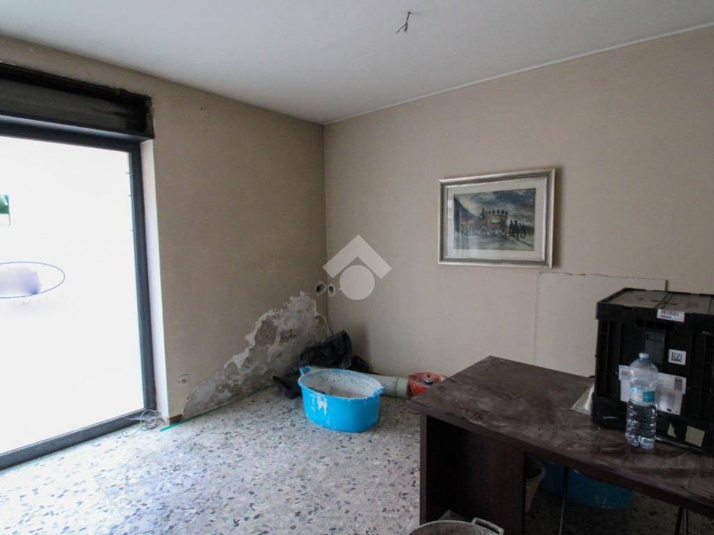 Locale commerciale via roma 19, Stezzano, Rif. 111025513 - Immobiliare.it