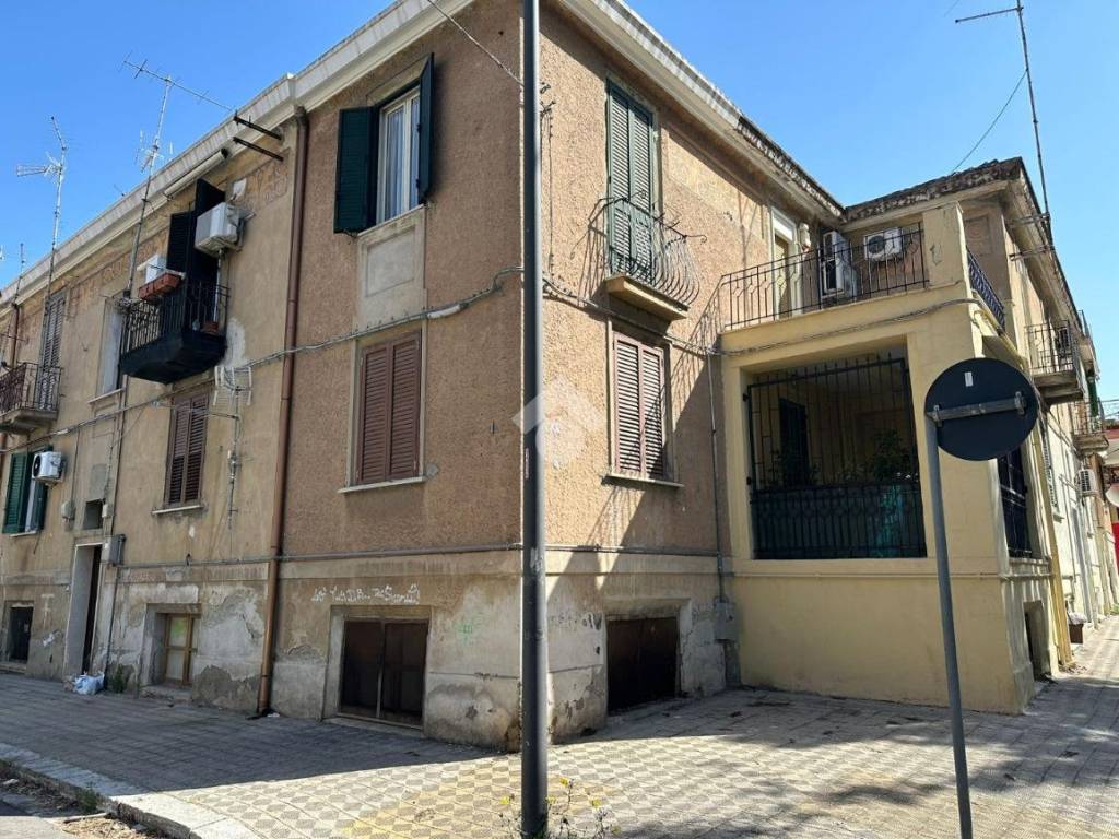 Sale Apartment Reggio Calabria. 2-room flat in via Pitagora 9. Good ...