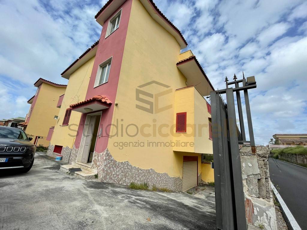 Rent Single family villa in via San Nullo Giugliano in Campania. Good ...