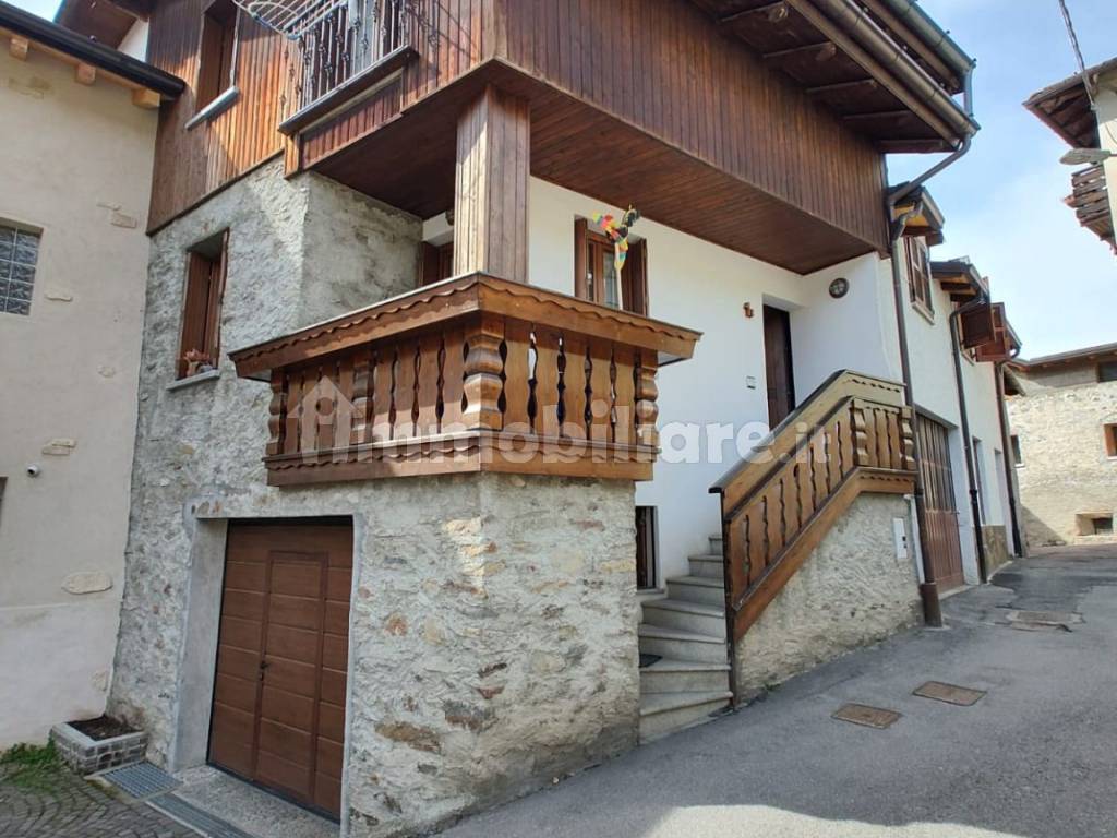 Vendita Villa a schiera Temù. Buono stato, posto auto, con balcone ...