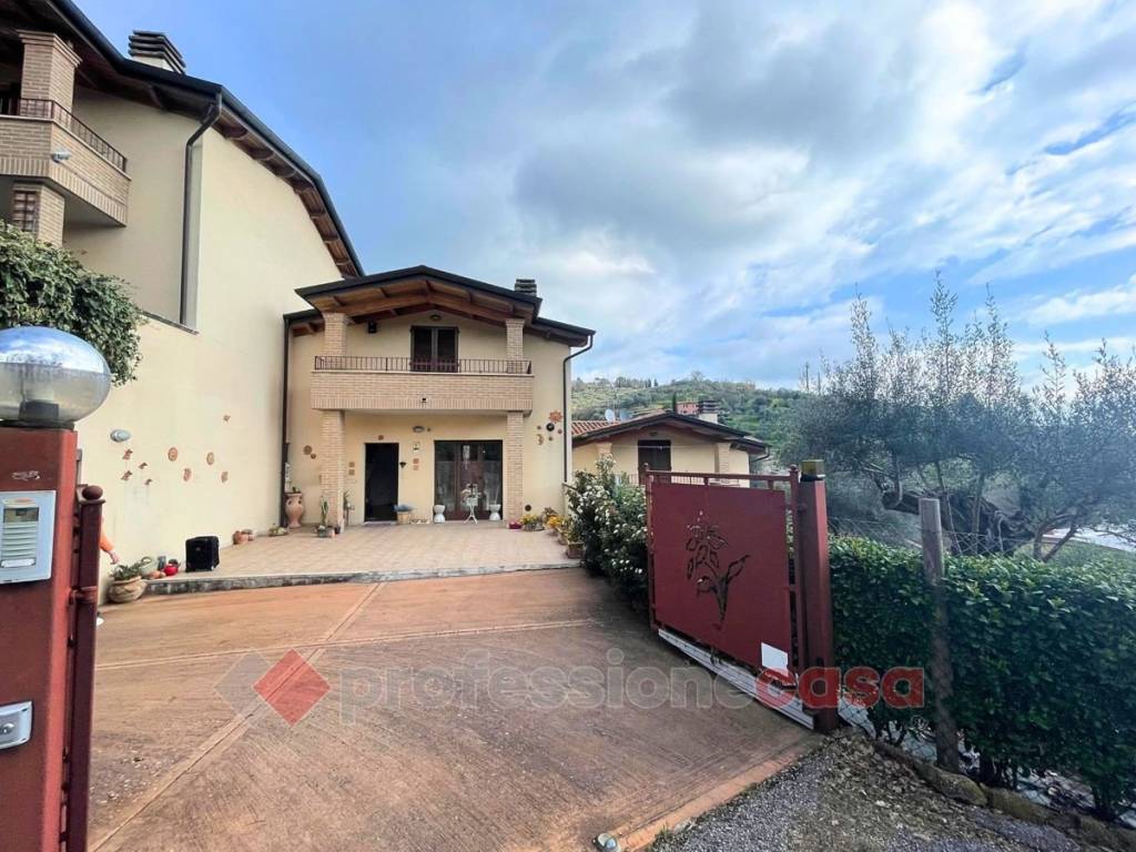 Vendita Villa plurifamiliare in Strada Ponte Rio Ponte Pattoli Perugia ...