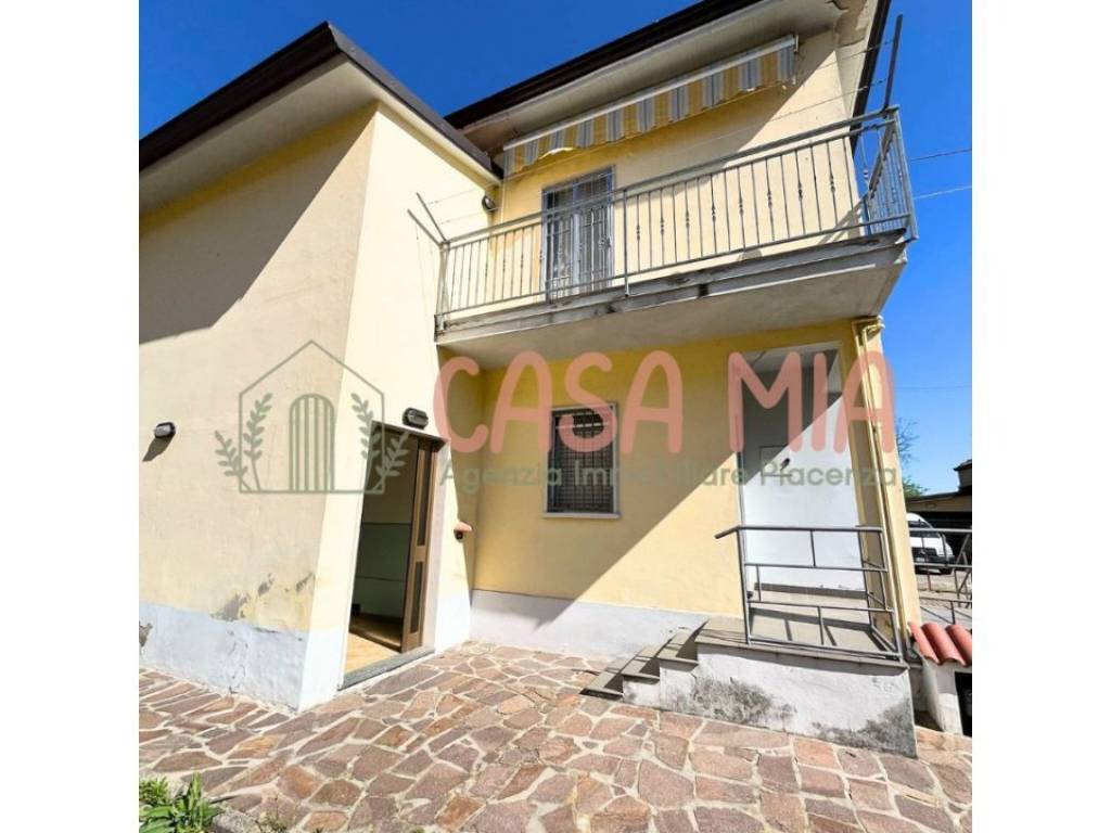 Sale Two-family villa in via pascoli Rottofreno. Good condition ...