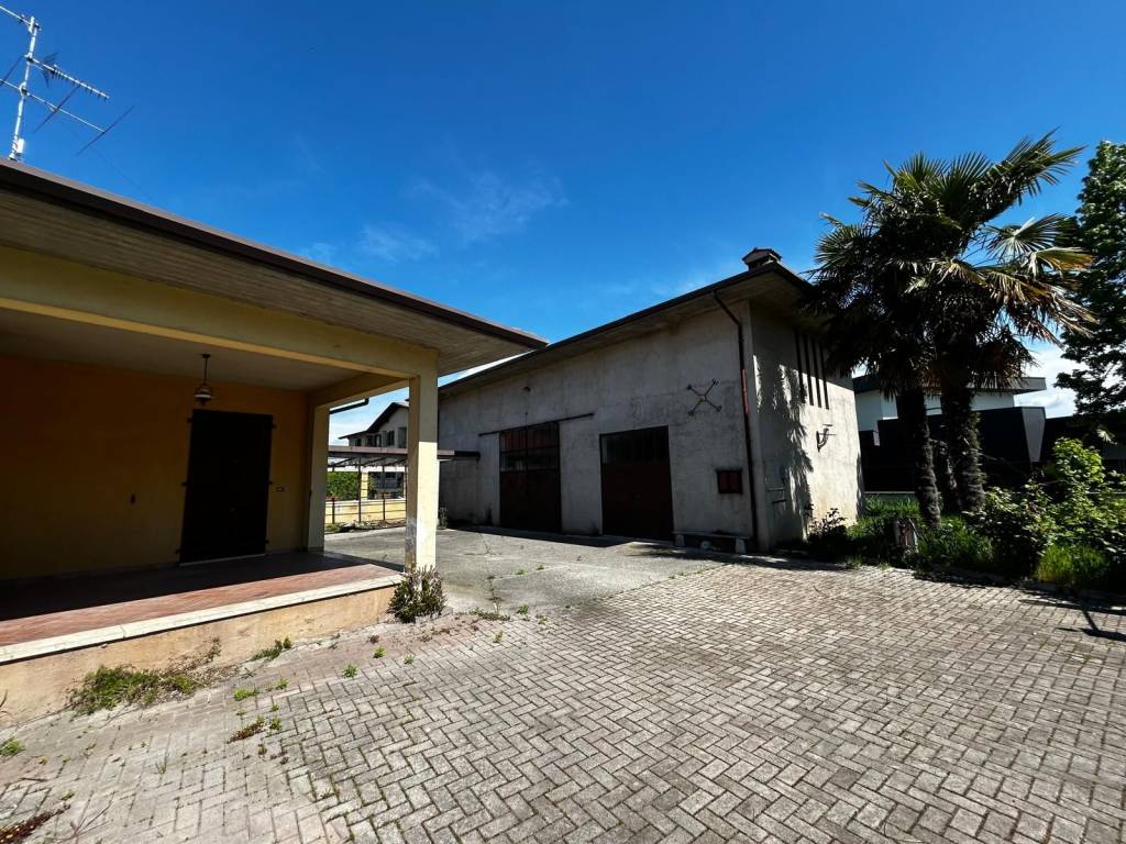 Sale Single family villa in via dello stadio 1 Capriano del Colle. To ...