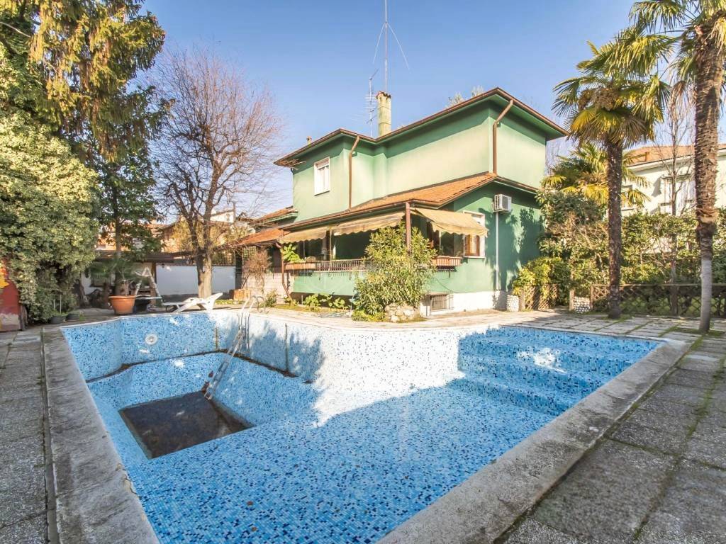 Vendita Villa unifamiliare in via per Canegrate Legnano. Buono stato ...